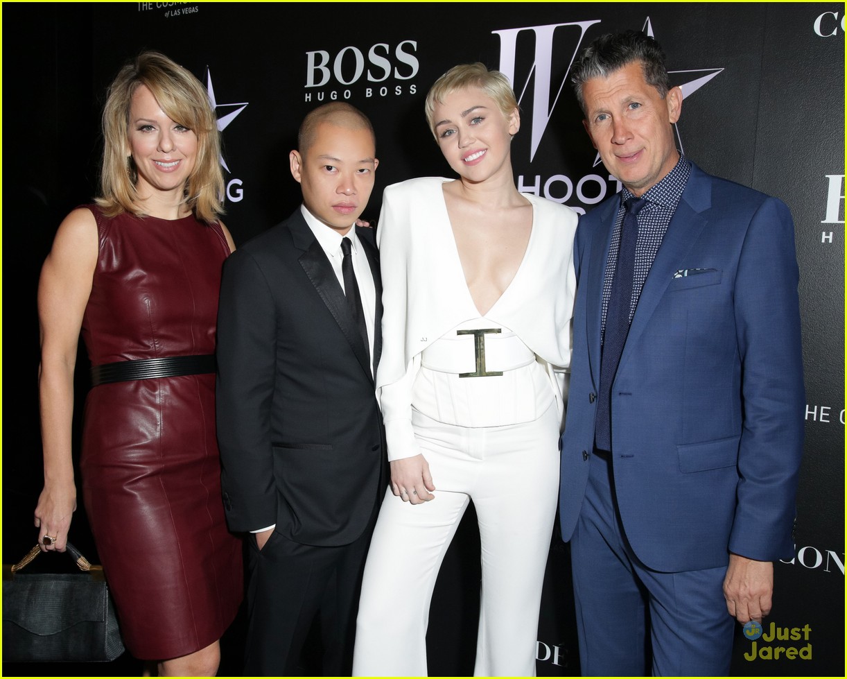 Full Sized Photo of miley cyrus hailee steinfeld shooting stars 25 ...