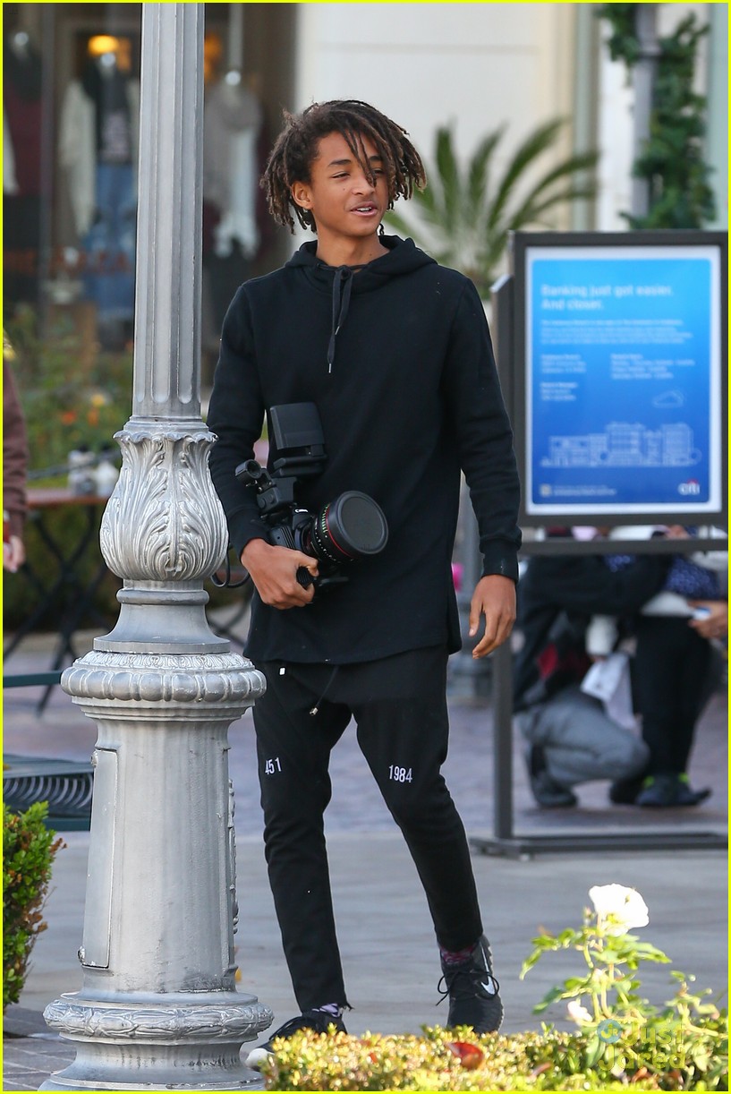 Jaden Smith Looks Like a Regular Photographer With His Large Camera ...