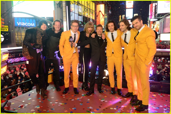 Here Is Taylor Swift Jumping High in Times Square on New Year's Eve ...