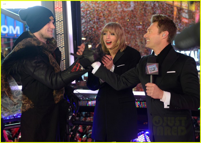 Here Is Taylor Swift Jumping High in Times Square on New Year's Eve ...