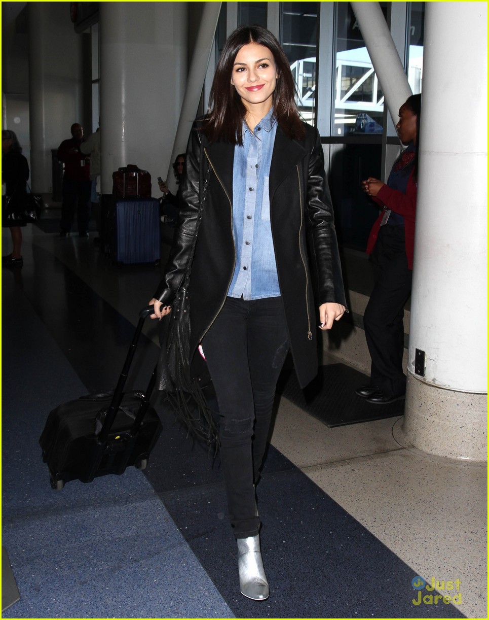 Full Sized Photo of victoria justice fab coat back lax 04 | Victoria ...