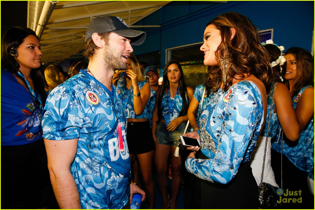 Chace Crawford Kisses Manu Gavassi in Rio! | Photo 775878 - Photo ...