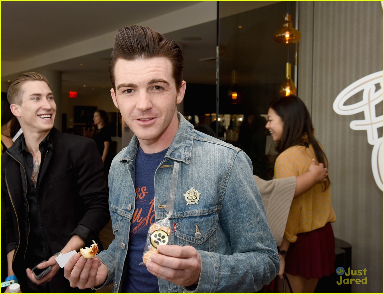 Drake Bell Hits Up Pre-Oscar Suite After 'A Mouse Tale' Premiere ...