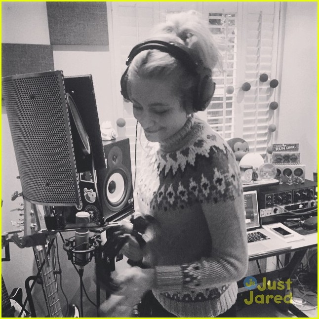 Pixie Lott Teases New Songs In Recording Studio | Photo 777039 - Photo ...