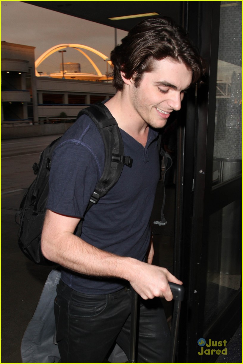 RJ Mitte Runs Into Tom Felton at Salt Lake Comic Con! | Photo 769579 ...