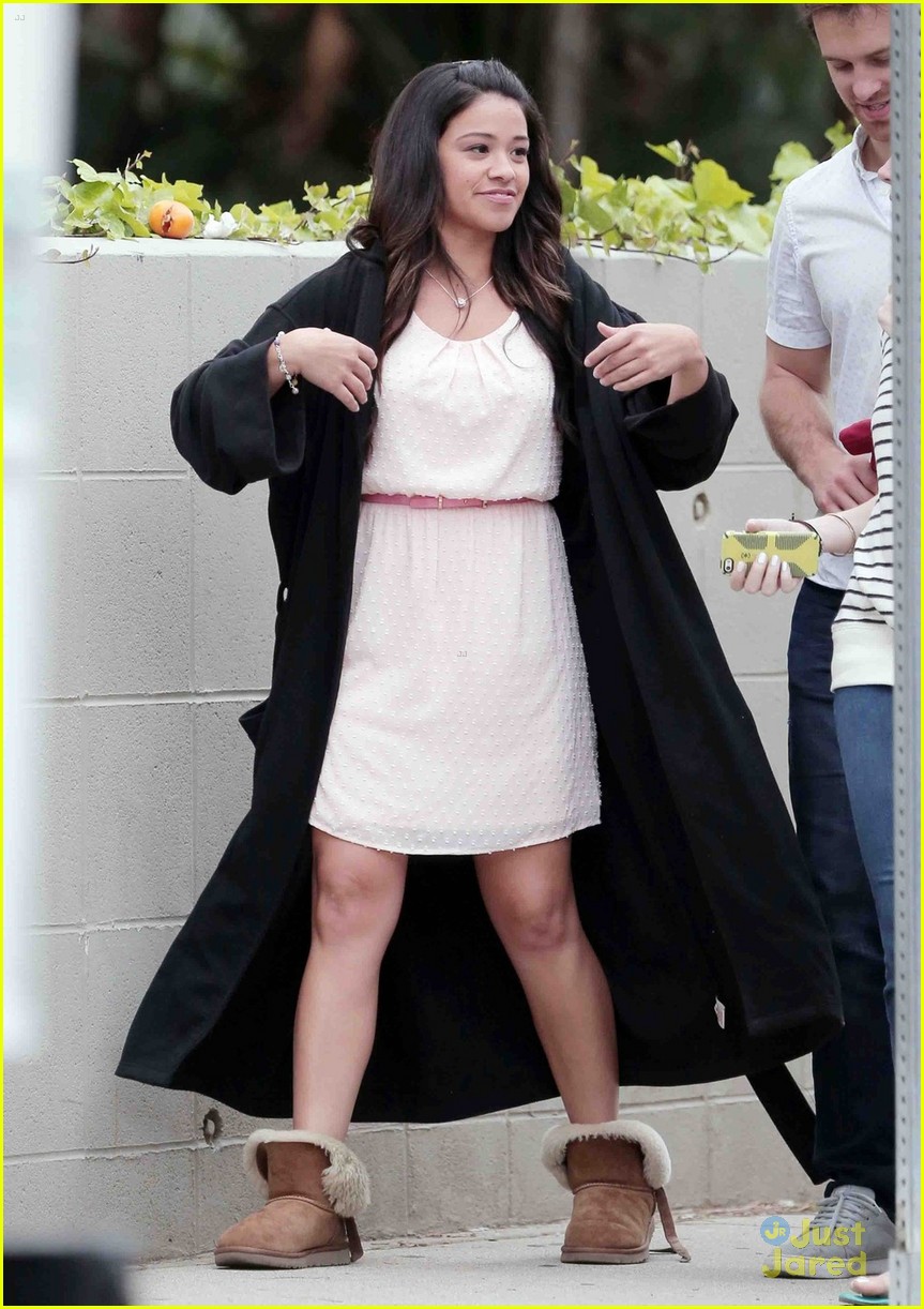 Gina Rodriguez Has A Baby Bump-off With Emily Baldoni | Photo 786041 ...