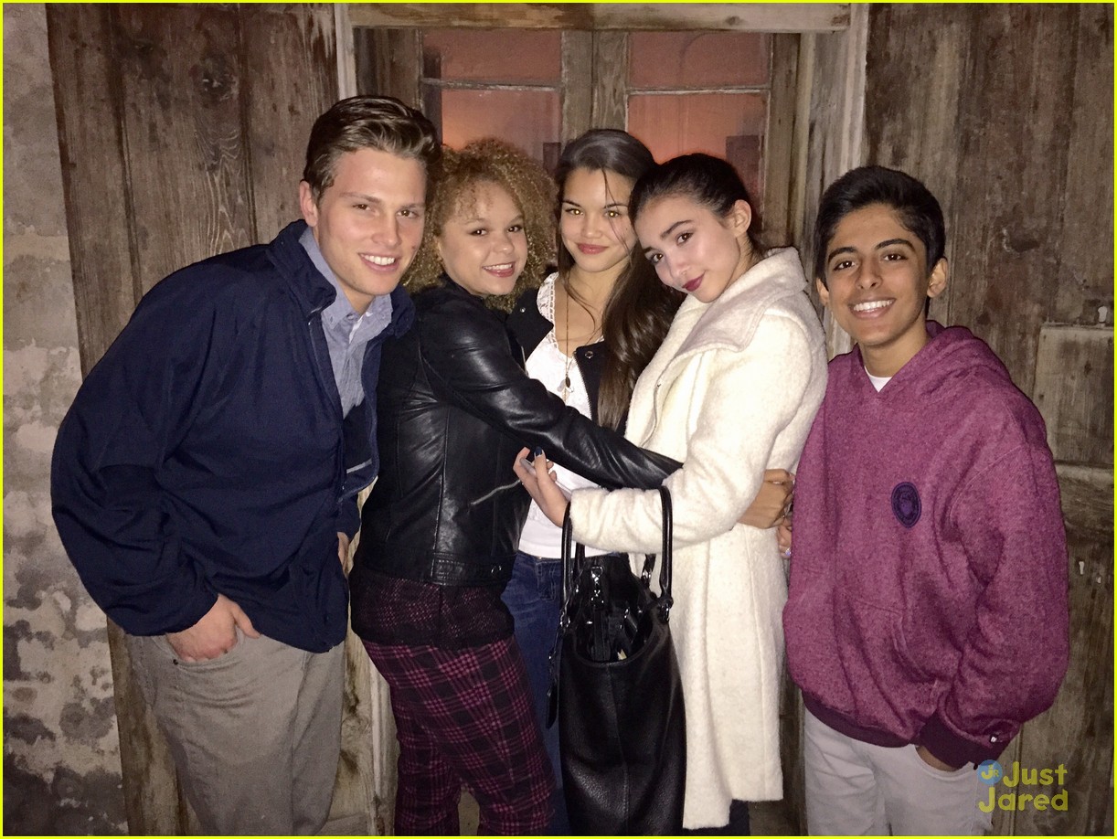 Paris Berelc Hangs With Rowan Blanchard & 'Invisible Sister' Cast ...