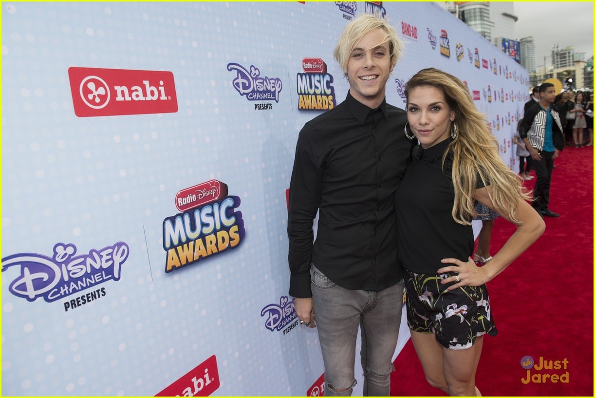 R5 Rock Out At Radio Disney Music Awards with 'Austin & Ally' Cast ...