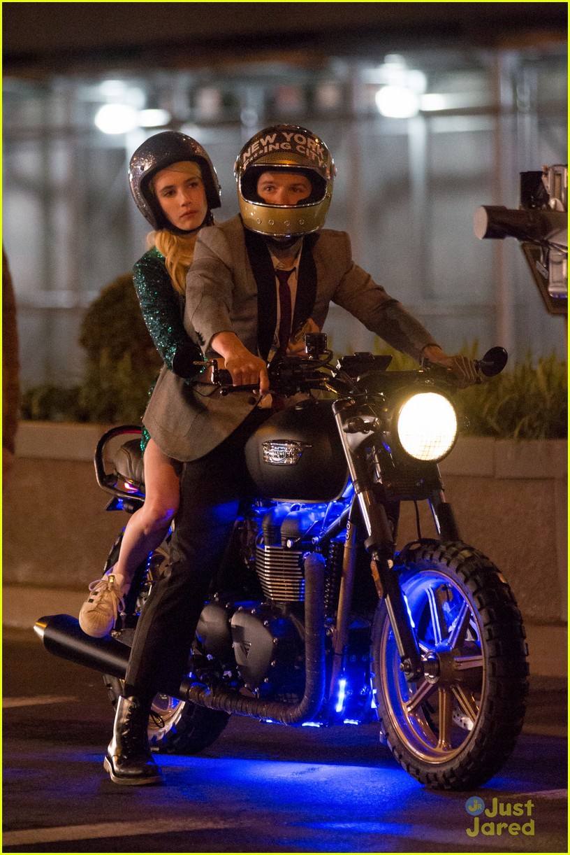Emma Roberts Goes Sparkling Green For 'Nerve' Motorcycle Scene | Photo ...