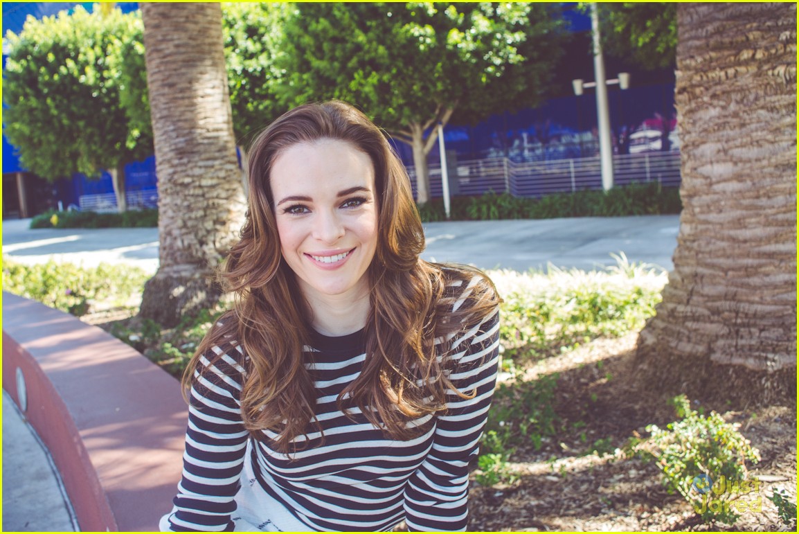 Danielle Panabaker Says Doing Special Effects On 'The Flash' Is Like ...