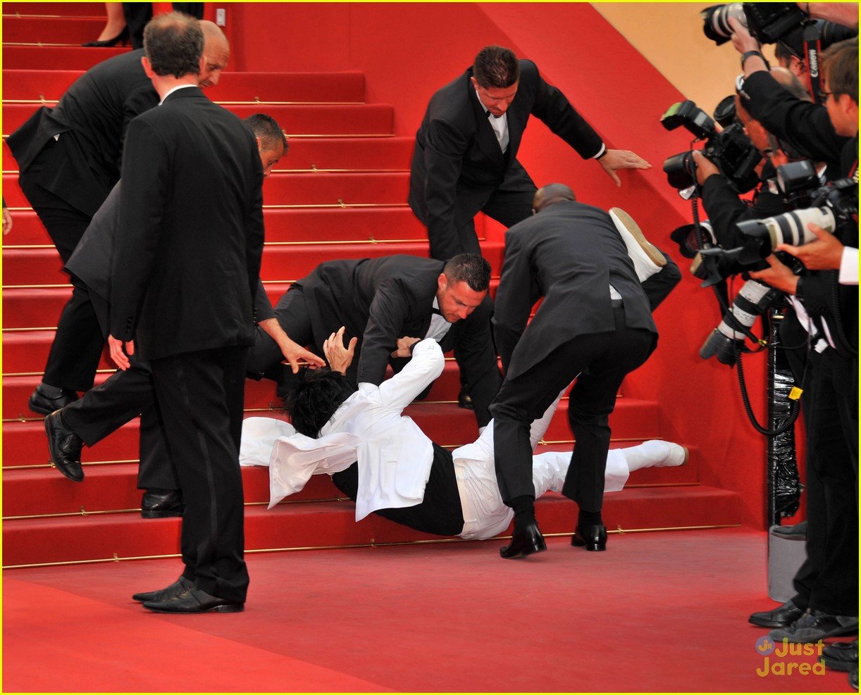 Did Jason Derulo Fall Down the Met Gala Stairs?! | Photo 808666 - Photo ...