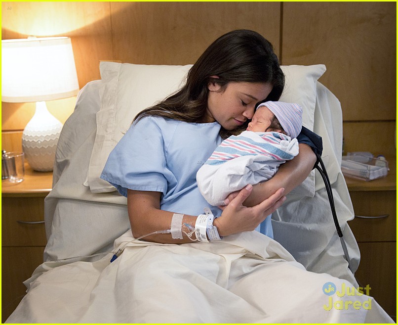 Jane Is Having Her Baby On 'Jane The Virgin's Season Finale Tonight ...