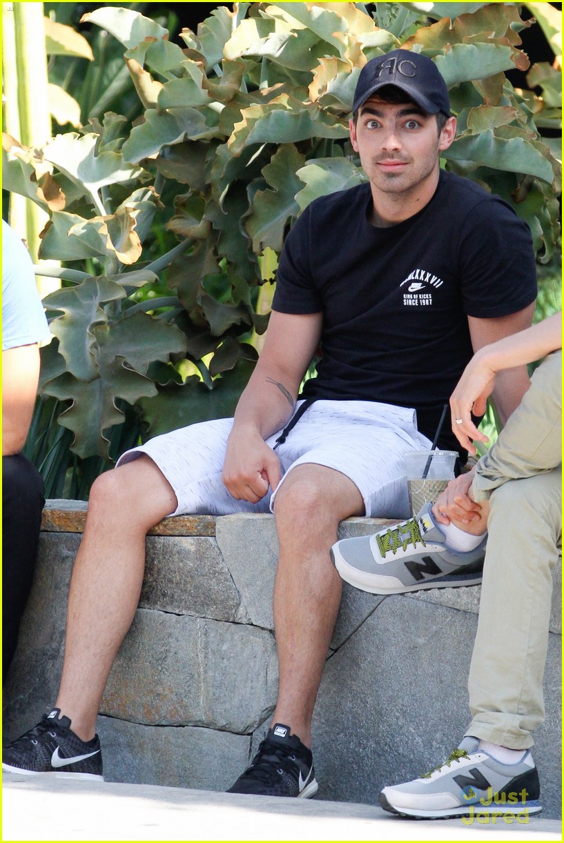 Joe Jonas Makes Funny Faces for the Camera | Photo 811833 - Photo ...