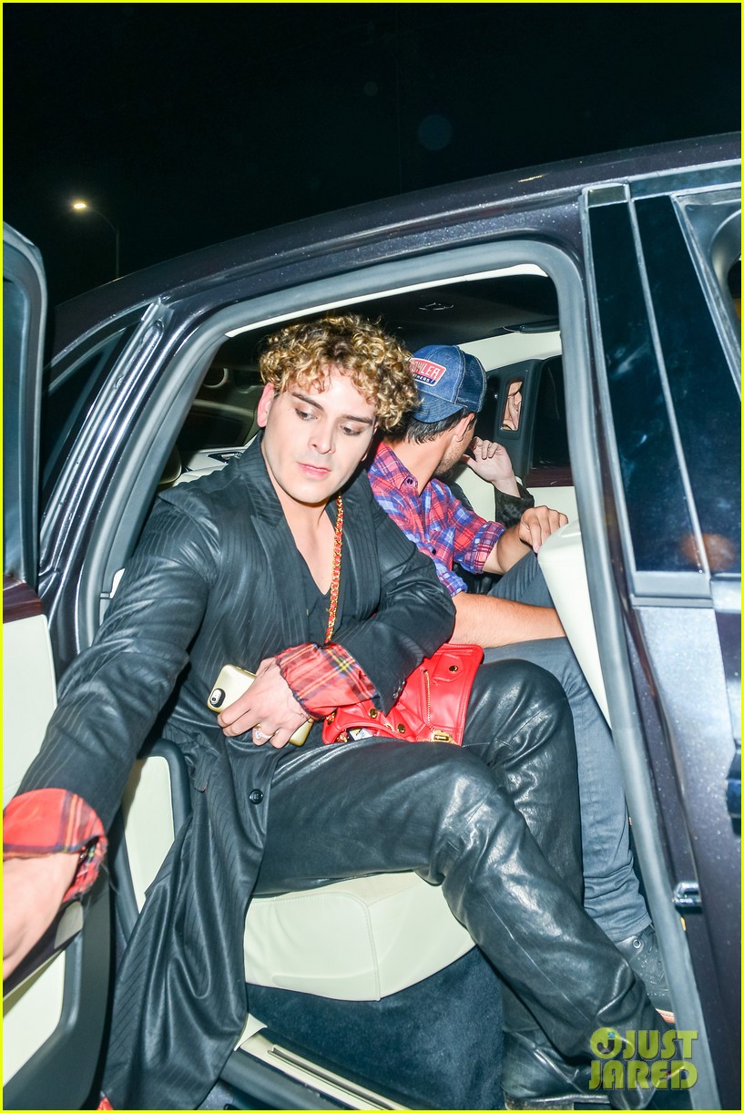 Taylor Lautner's Show 'Cuckoo' Has Been Renewed for a Third Season ...