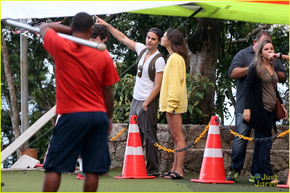 Paul Wesley & Phoebe Tonkin Couple Up While Touring Rio! | Photo 807677 ...