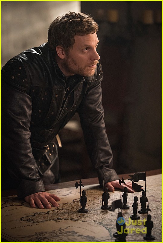 The Castle Comes Under Siege on Tonight's 'Reign' | Photo 809642 ...