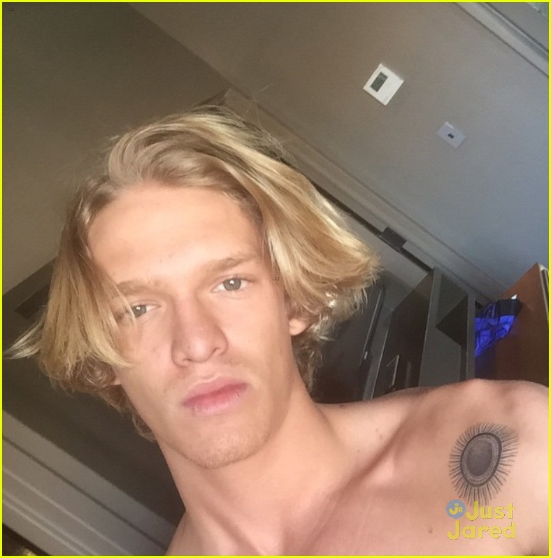 Cody Simpson Got a Tattoo on His Shoulder! | Photo 825951 - Photo ...