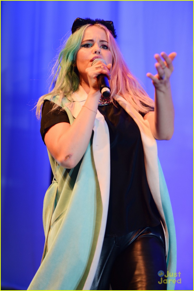 Bea Miller Celebrates Boyfriend Jacob Whitesides' Mom Becky Being ...