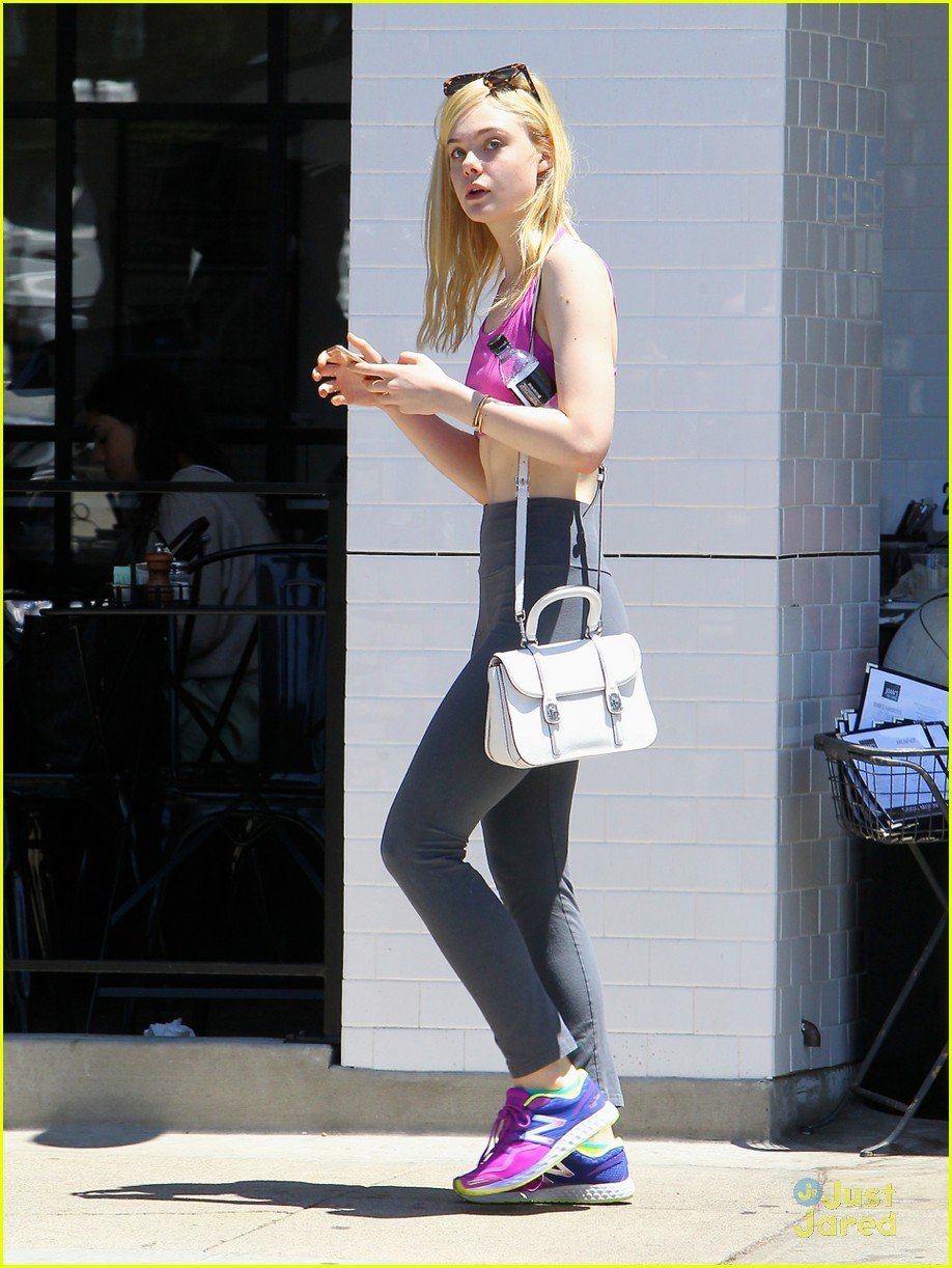 Elle Fanning Goes Shoe Shopping With Mom Joy After July 4th Weekend ...