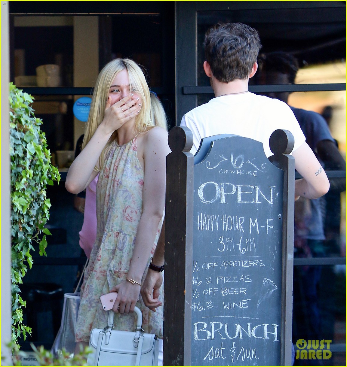 Elle Fanning Has An Adorable New Beau Named Zalman Band | Photo 838415 ...