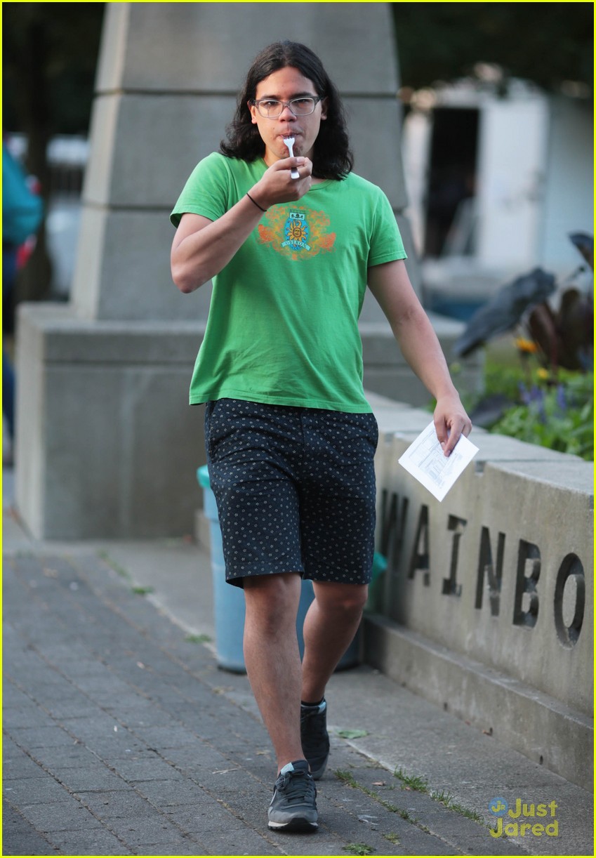 Grant Gustin Teases 'Flash' Season 2 Love Interests For Barry | Photo ...