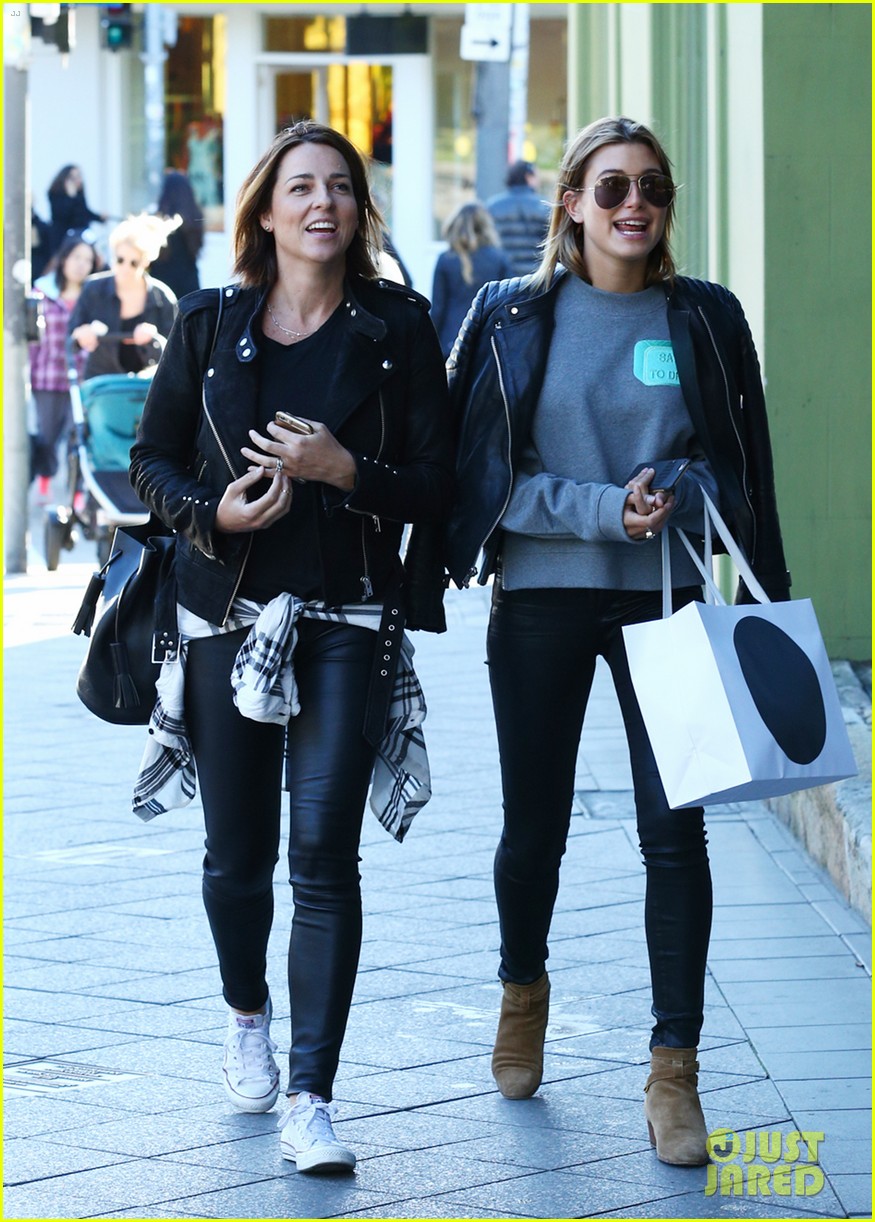Hailey Baldwin Gets Her Shopping on in Australia | Photo 833028 - Photo ...