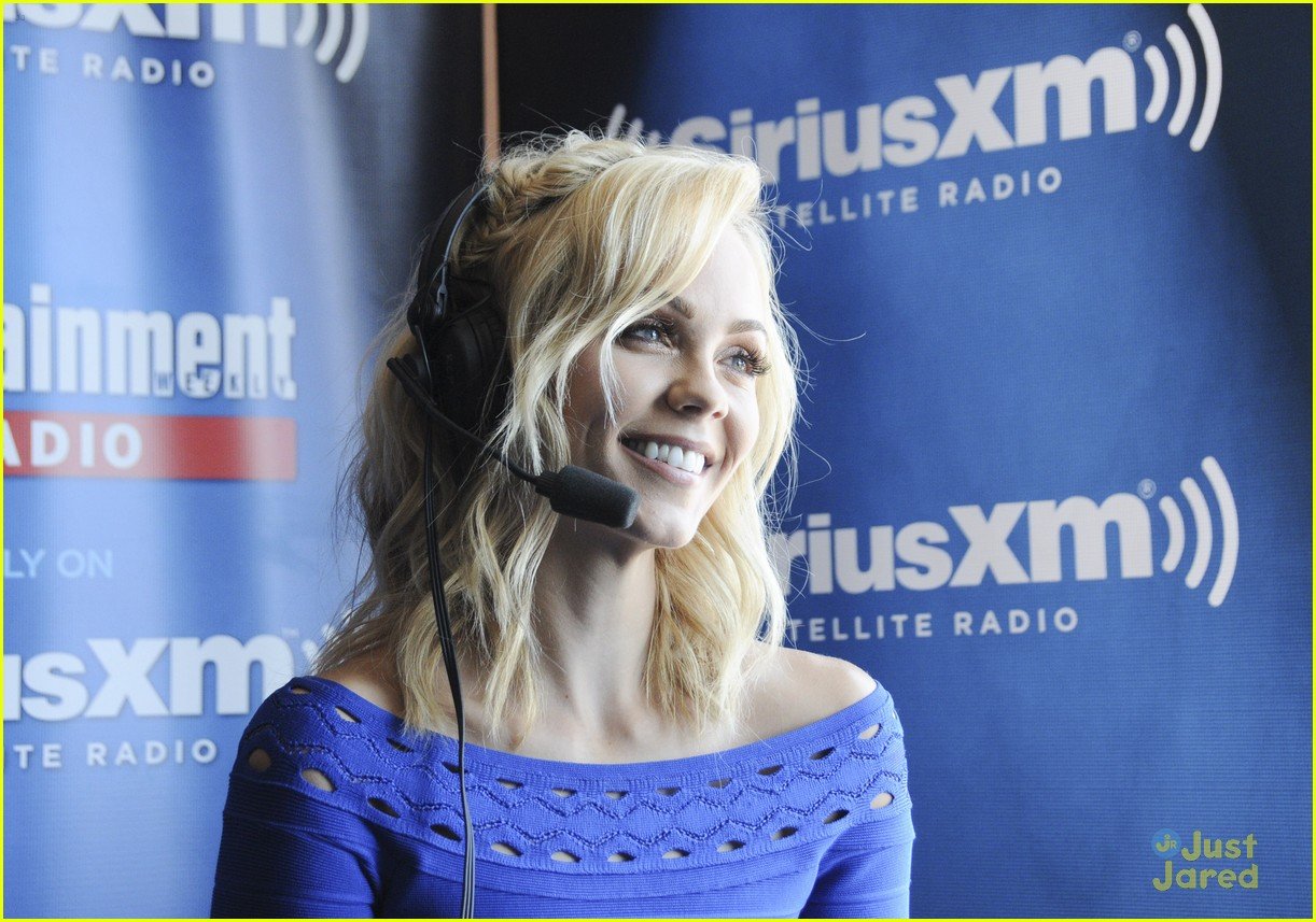 Holland Roden & Laura Vandervoort Glam Up For Comic-Con's Outcast Party ...