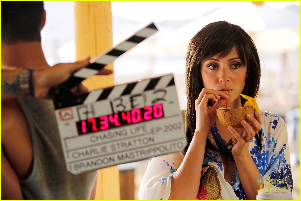 April & Beth Make It A Besties Trip To Bermuda on 'Chasing Life' | Photo 837450 - Photo Gallery ...