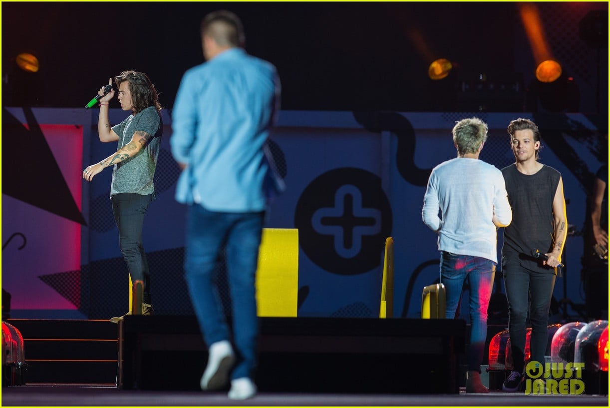 Louis Tomlinson Takes to Twitter for First Time Since Baby News | Photo ...