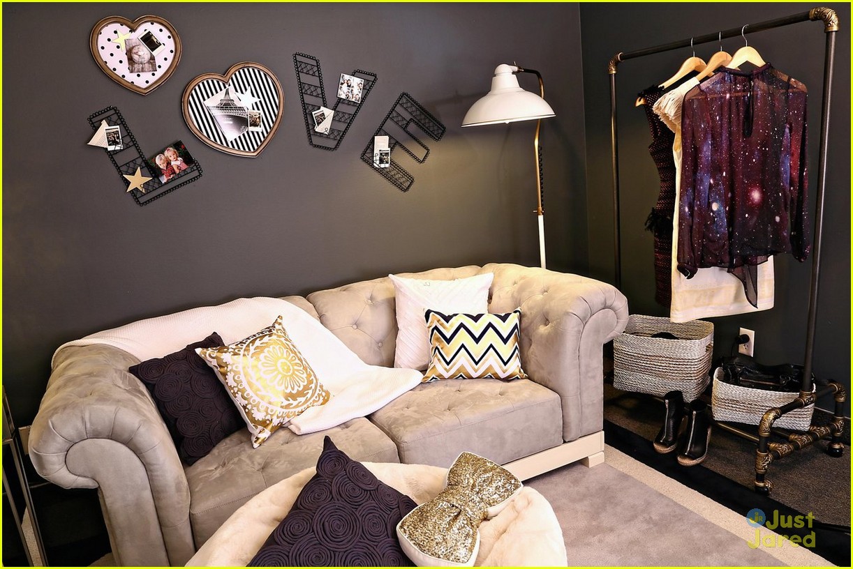 Peyton List Shows Off Her New 'Bunk'D' Dressing Room & It's Gorgeous ...