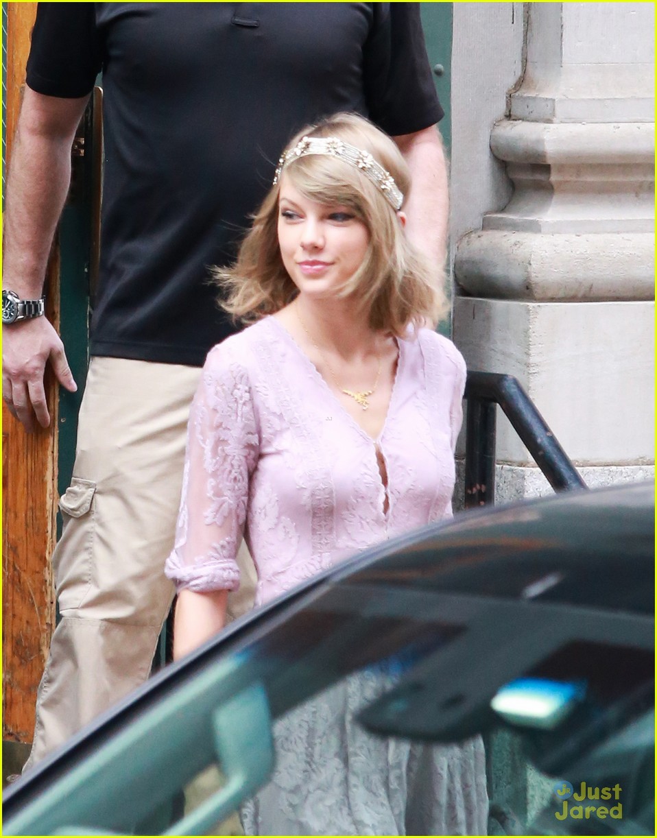 Taylor Swift Breaks Yet Another Record! | Photo 837810 - Photo Gallery ...
