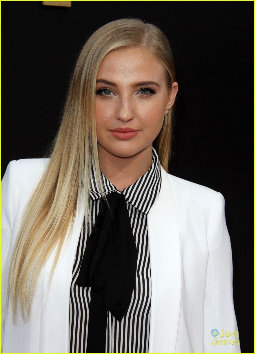 Veronica Dunne & Kiernan Shipka Step Out For 'The Gift' Premiere ...