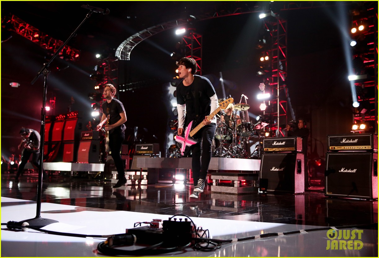 5 Seconds of Summer Rock the 'Vevo Certified Live' Stage! | Photo ...