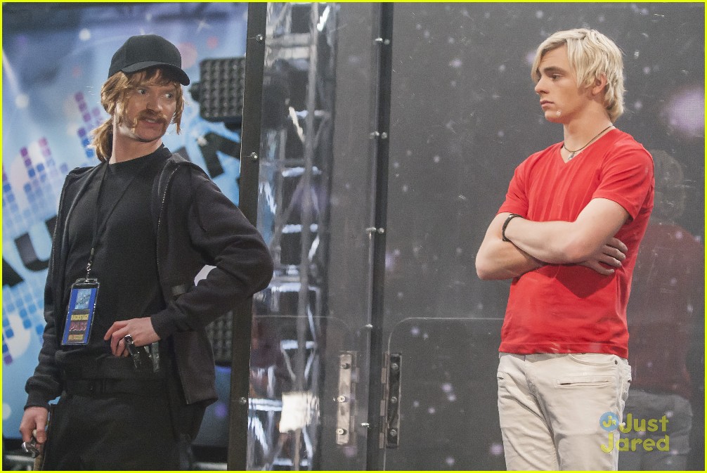 Austin Gets Stuck Inside A Box For His Comeback Concert on 'Austin ...