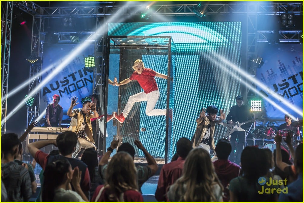 Austin Gets Stuck Inside A Box For His Comeback Concert on 'Austin ...