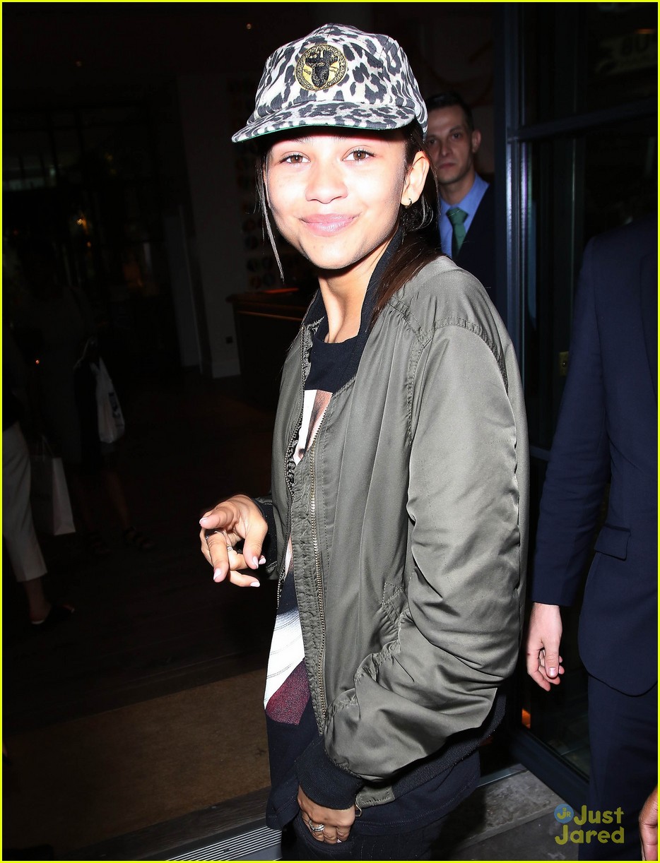 Zendaya is All About Her Fans in London! | Photo 849335 - Photo Gallery ...