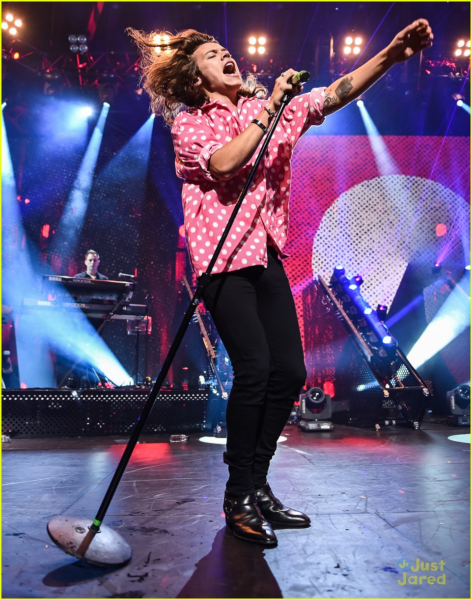 One Direction Play Apple Music Festival After Dropping New Song ...