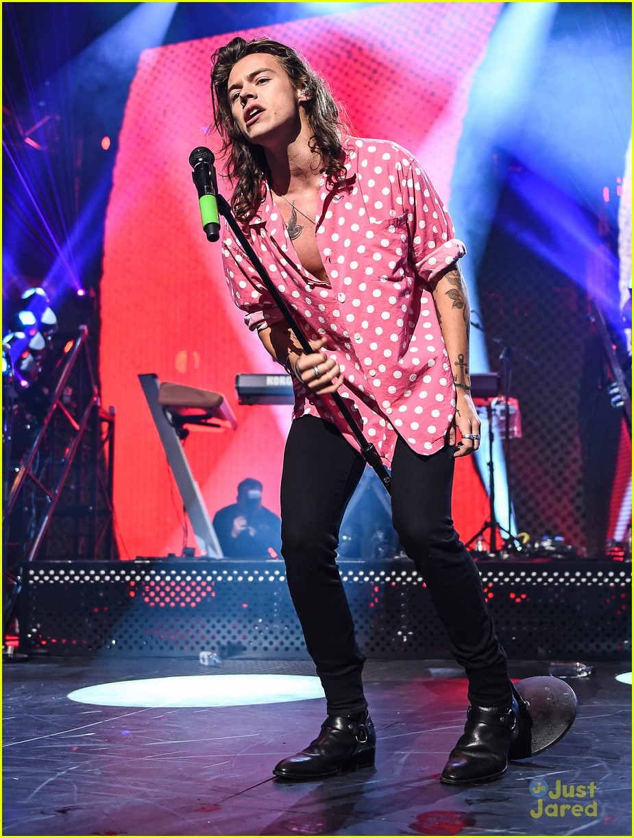 One Direction Play Apple Music Festival After Dropping New Song ...