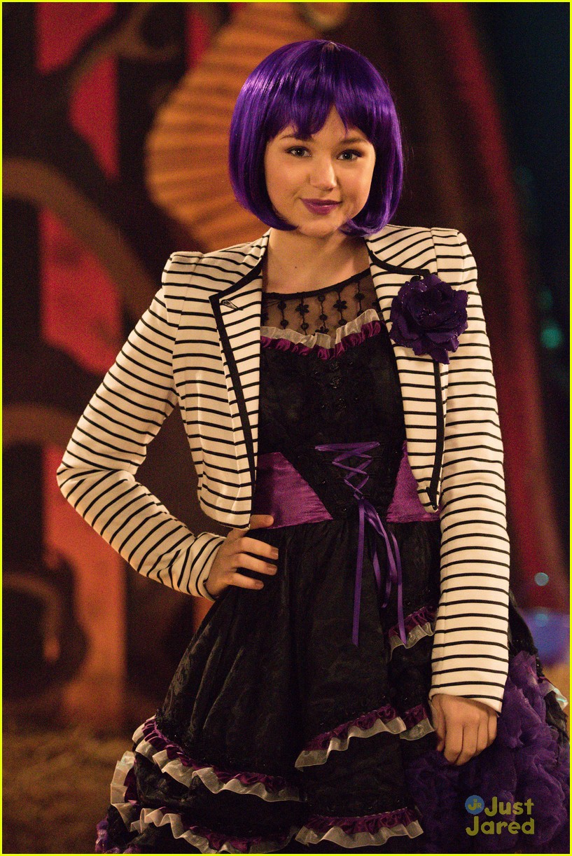 Brec Bassinger Helps Rahart Adams Turn Into A Fake Vampire In 'Liar ...