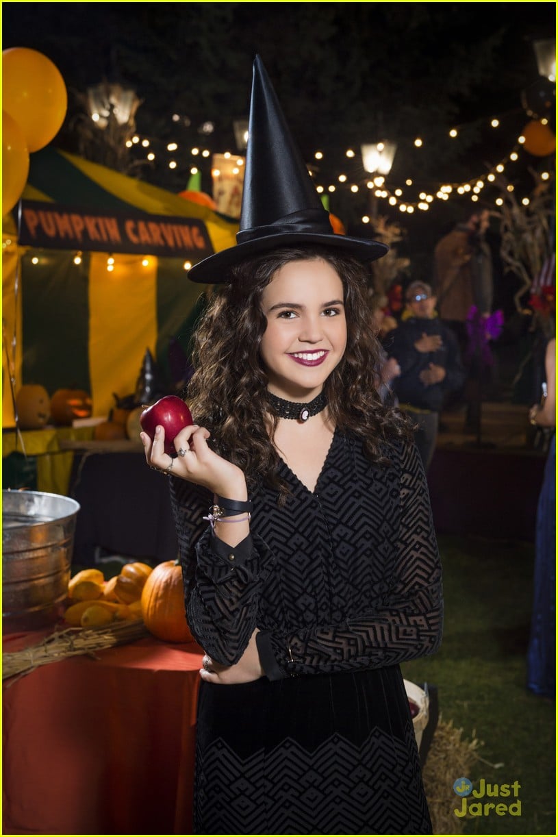 Bailee Madison Turns Into A Witch For 'Good Witch' Halloween Special ...