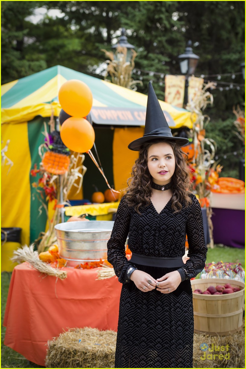 Bailee Madison Turns Into A Witch For 'Good Witch' Halloween Special ...