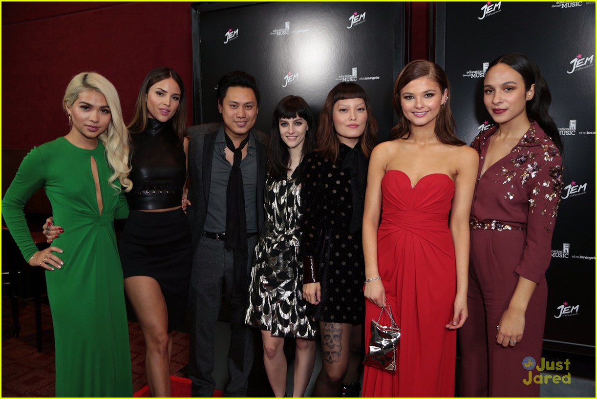 'Jem & The Holograms' Cast Hosts 'Truly Outrageous' Screening in ...
