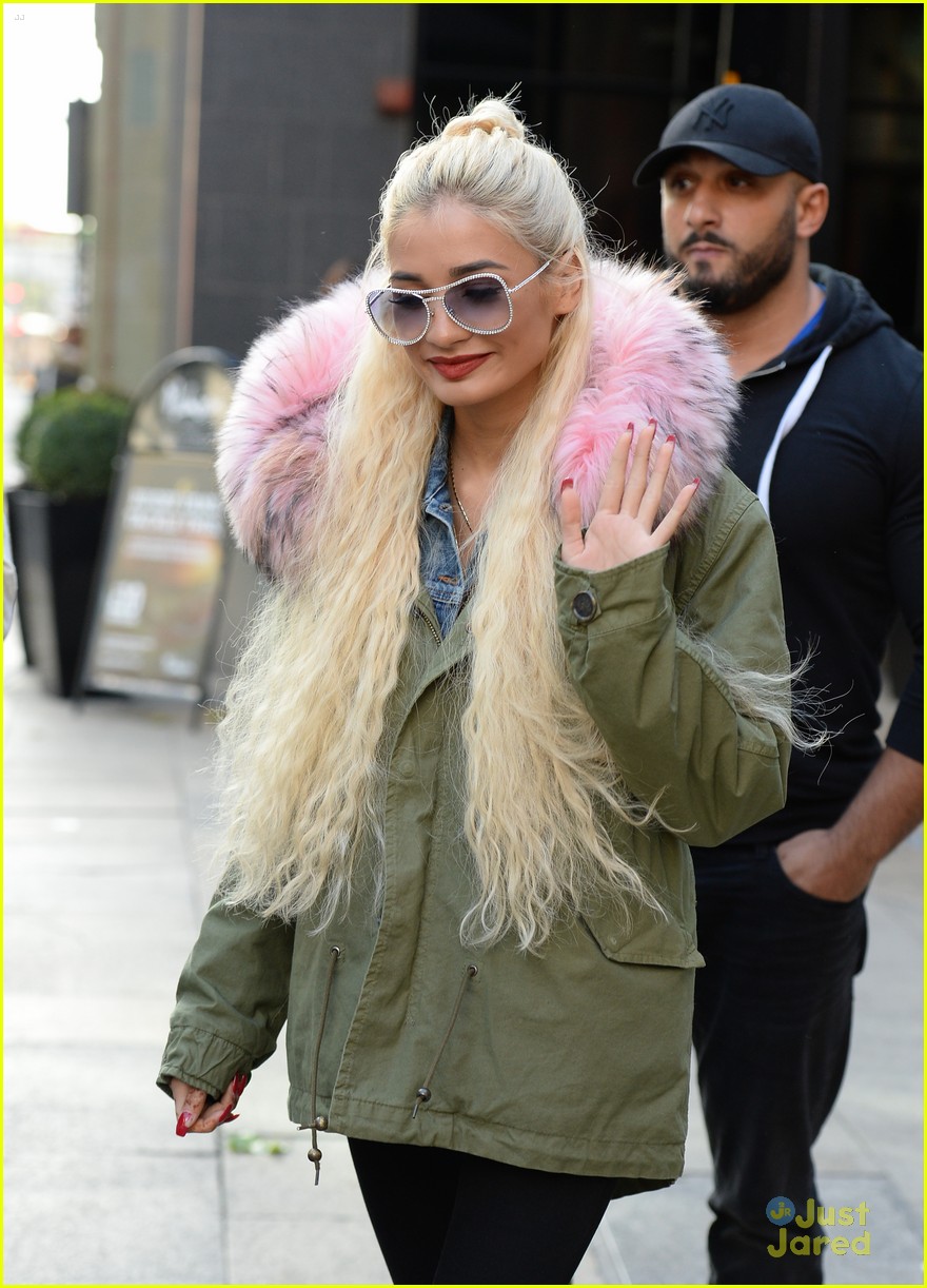 Pia Mia Creates Signature Milkshake At Archie's Milkshake Bar in ...