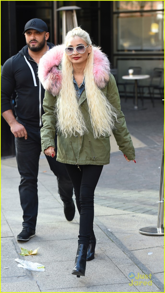 Pia Mia Creates Signature Milkshake At Archie's Milkshake Bar in ...
