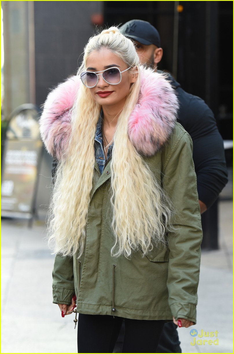 Pia Mia Creates Signature Milkshake At Archie's Milkshake Bar in ...