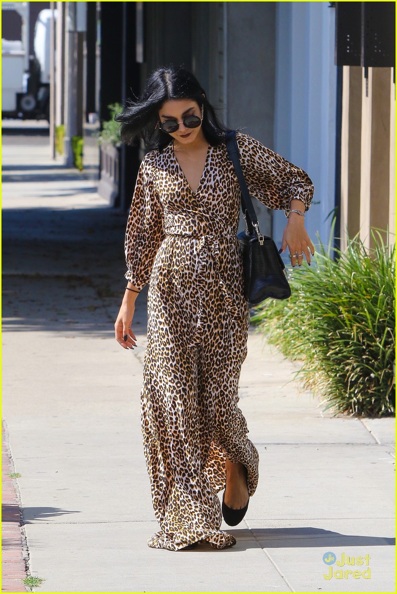 Vanessa Hudgens Welcomes Mario Lopez To 'Grease Live' Cast | Photo ...