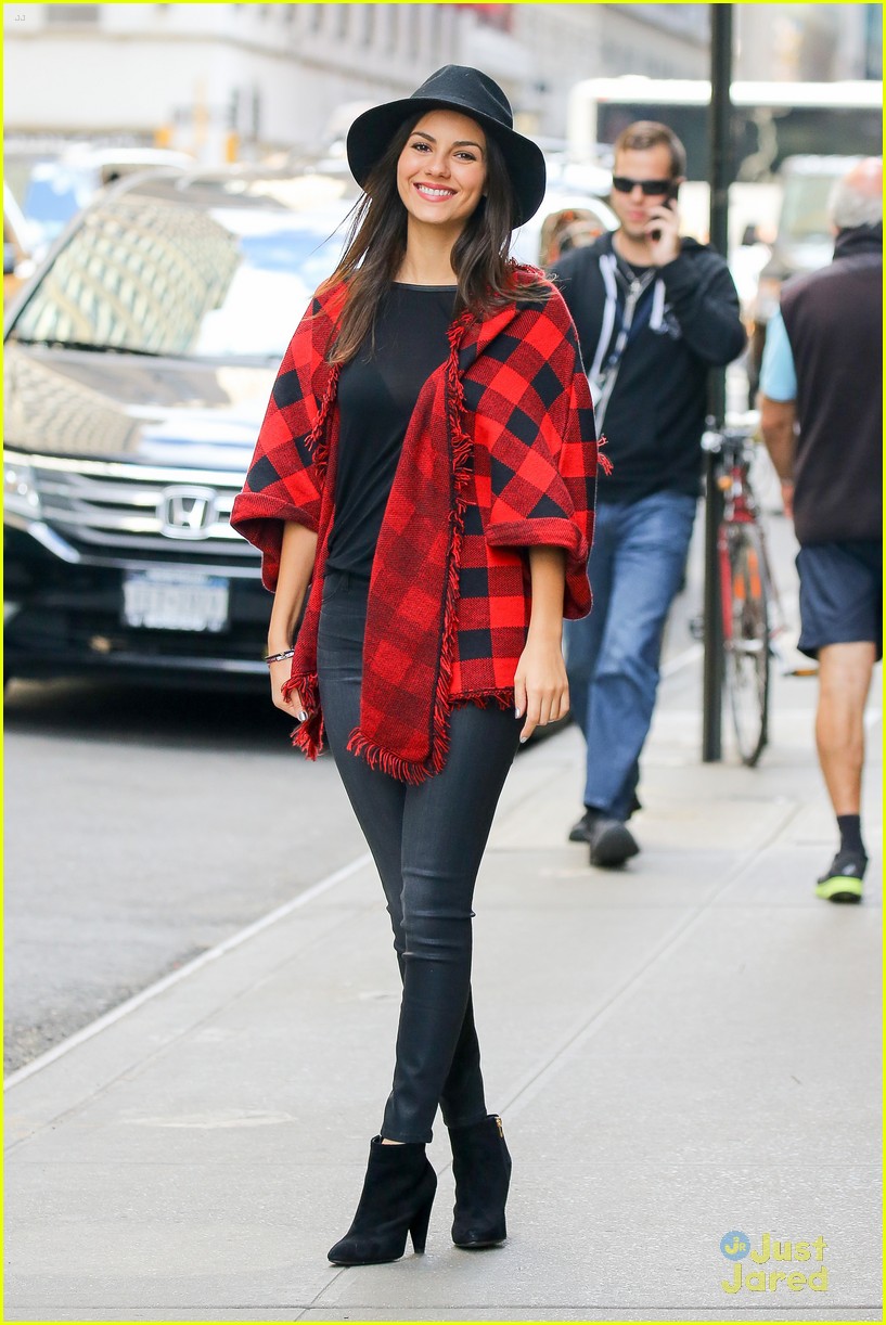 Victoria Justice Isn't Pretending To Be Anyone But Herself On Social ...
