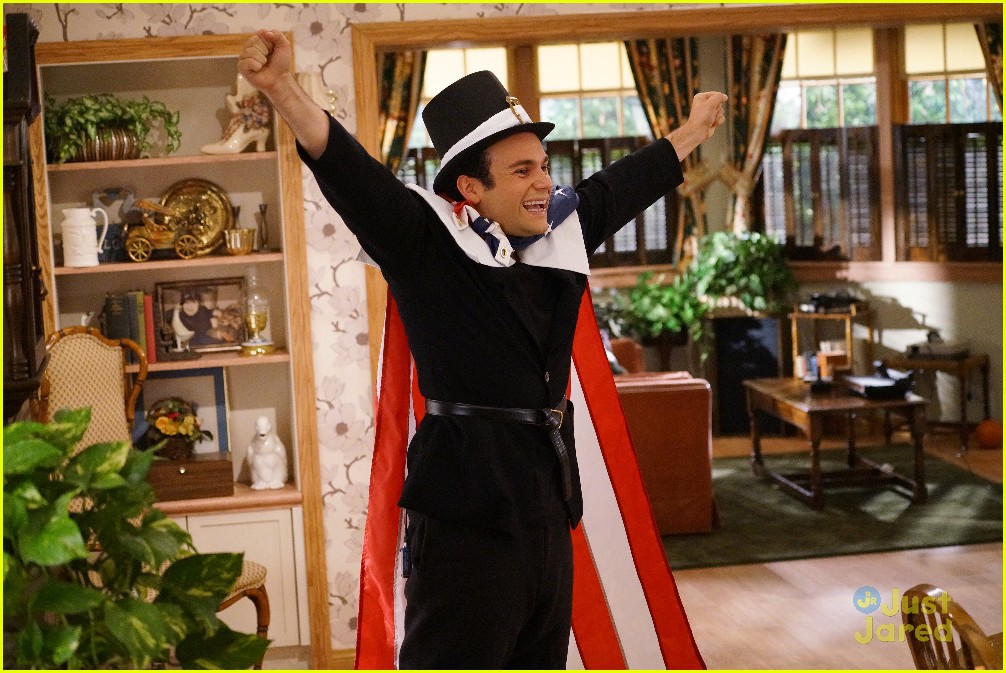 The Goldbergs Celebrate Thanksgiving With Barry Dressing Up As A ...