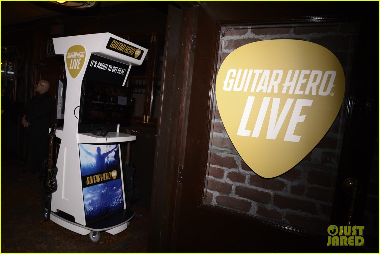 Ariel Winter & Boyfriend Laurent Claude Gaudette Couple Up at Just ...