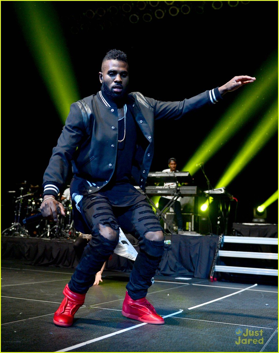 Jason Derulo Shows Off Muscles During Radio Stop In Florida | Photo ...